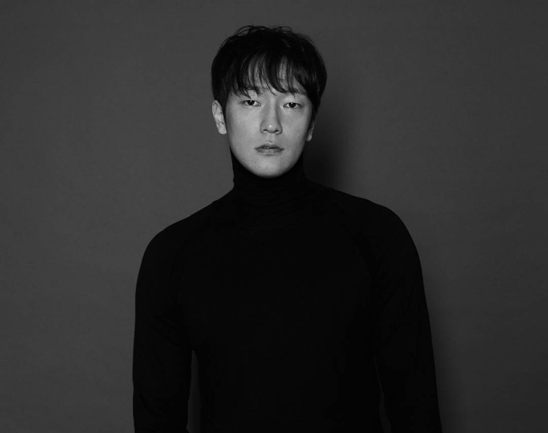 Son Suk-ku é ator principal do filme “Unidade de comentários”